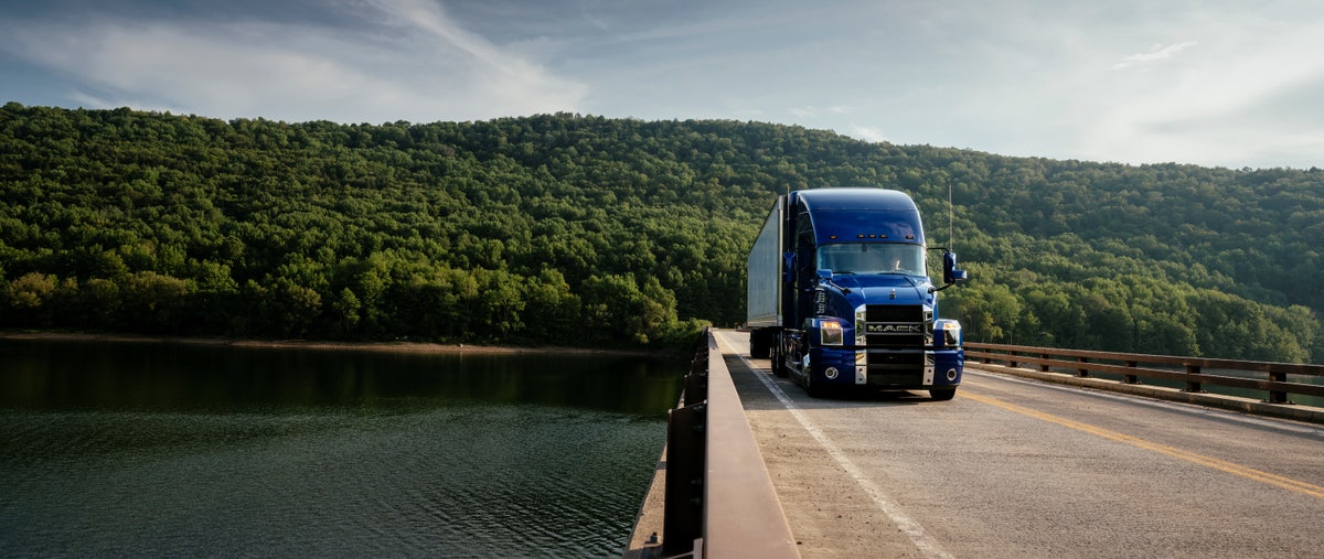 Mack® Command Steer